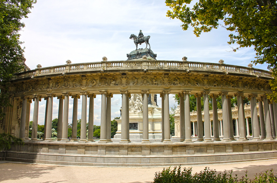 El Retiro Park - Madrid's Most Beautiful Park